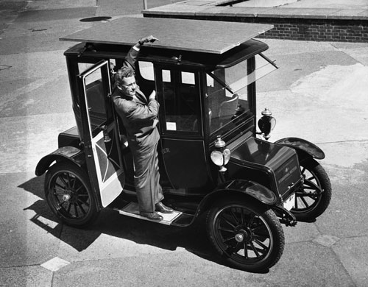 The Solar Powered Electric Car From Back In 1960 (Video)