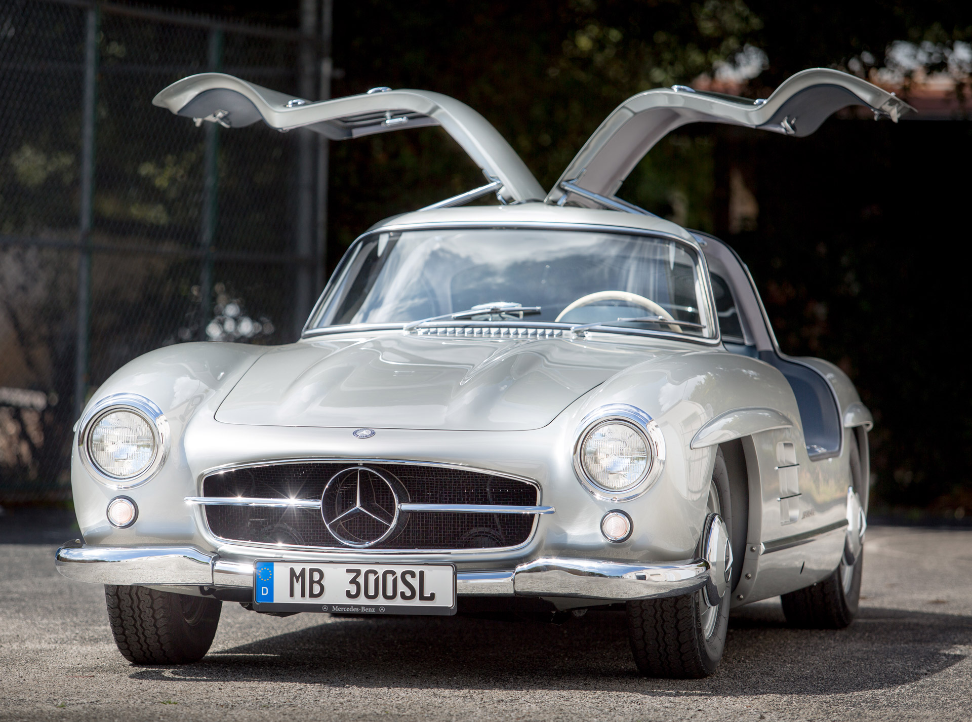 Original Mercedes 300 SL supplier brings back car's famed checkered ...