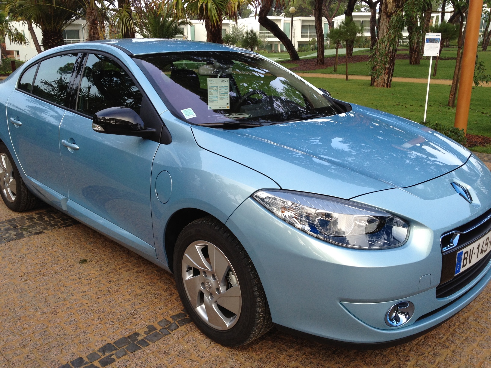 Better Place Delivers Electric Cars, Battery Swaps Become Real