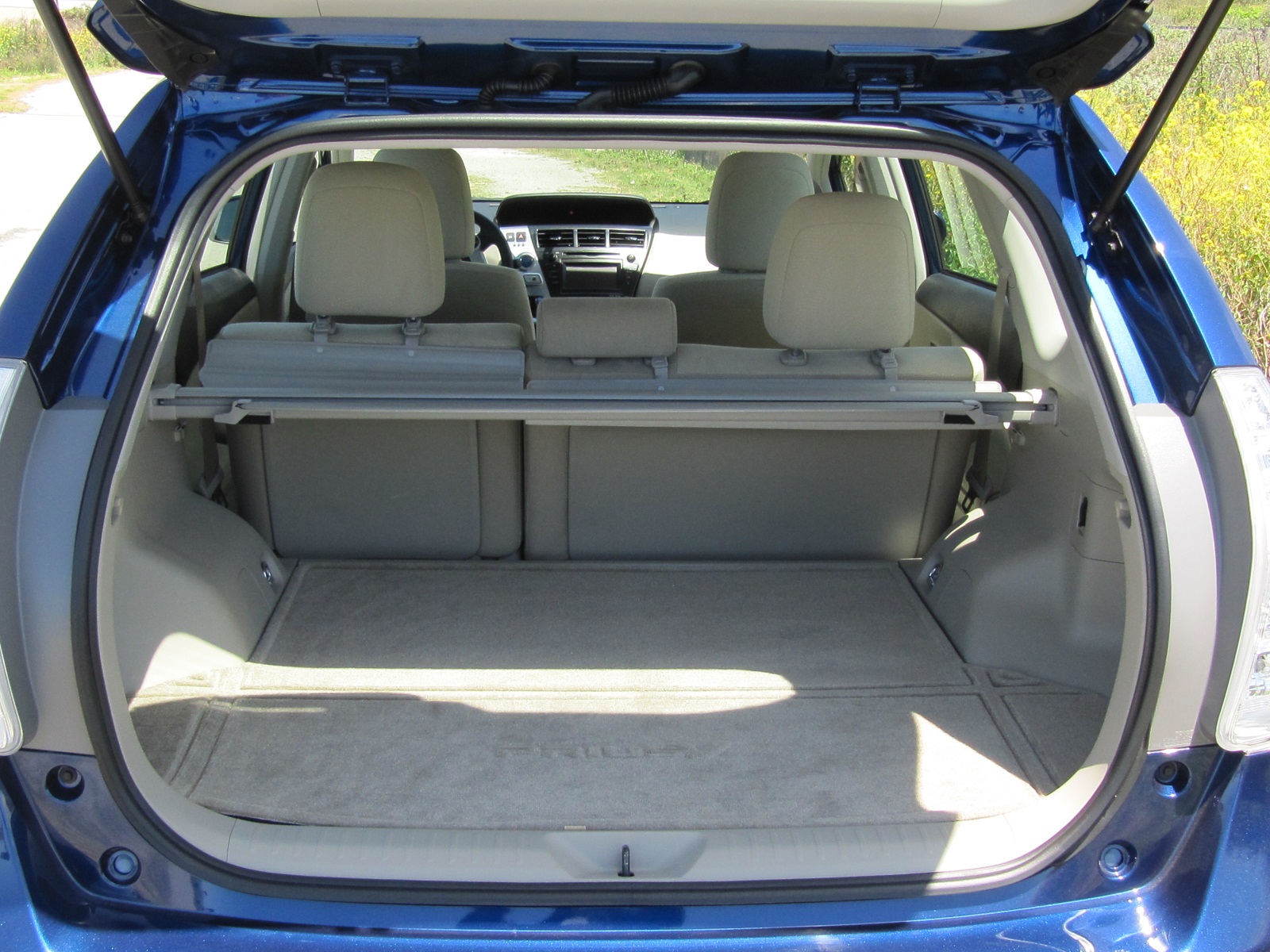 2012 Toyota Prius: GreenCarReports' Best Car To Buy 2012