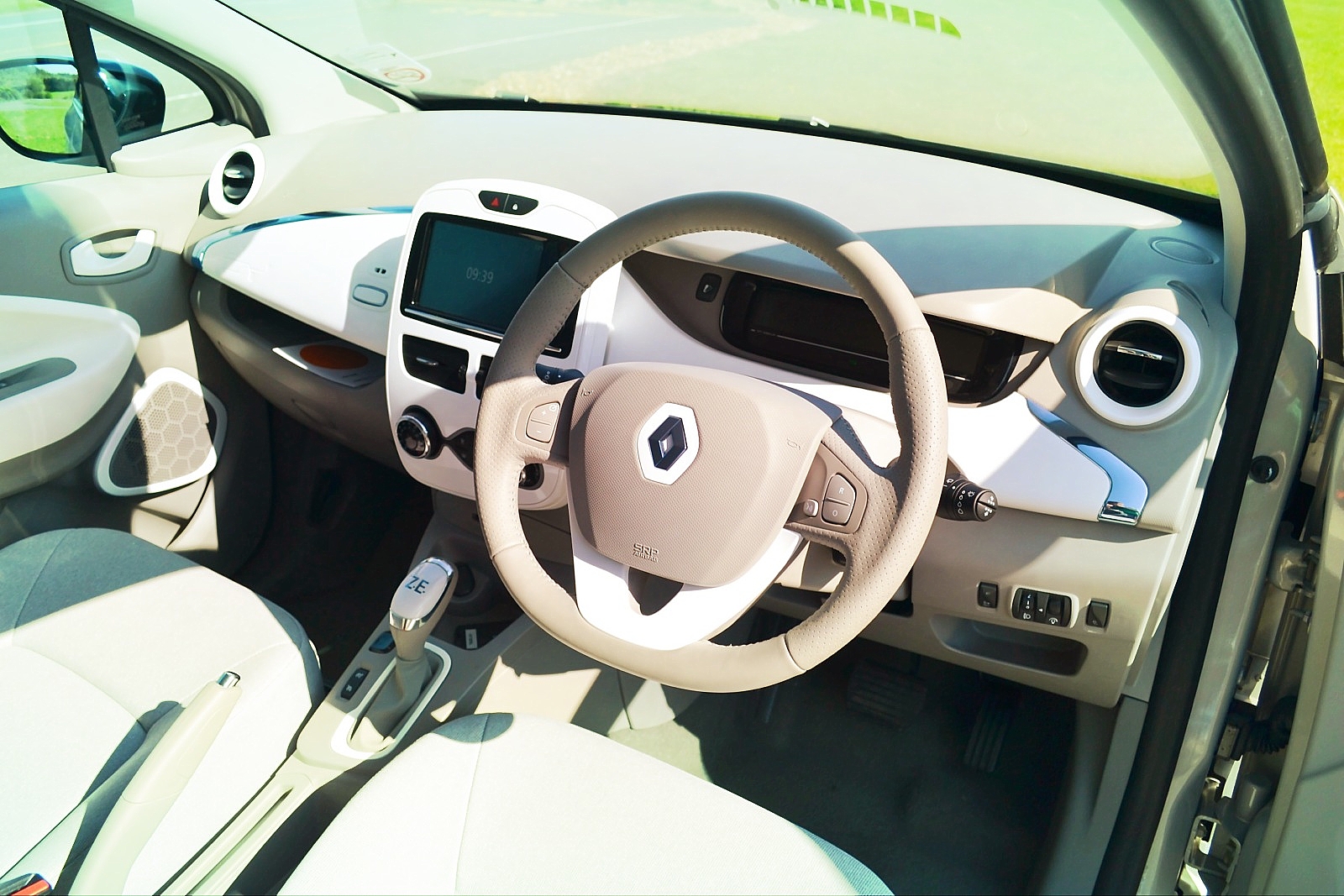 Renault Zoe Electric Car: First Drive Of Europe's Leaf Alternative