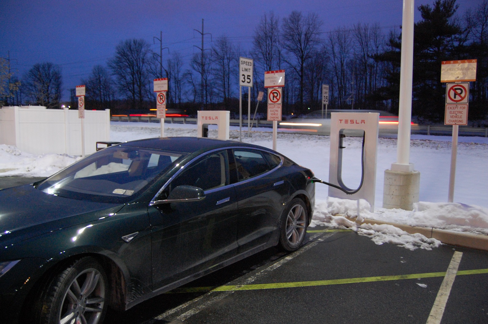 Tesla to charge for Supercharger parking if charging is over, sometimes