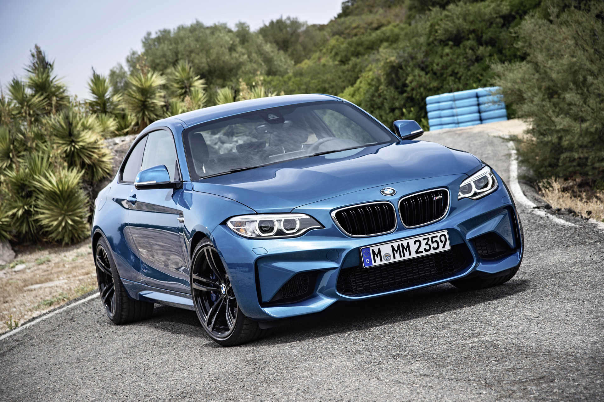 2016 BMW M2 finally breaks cover