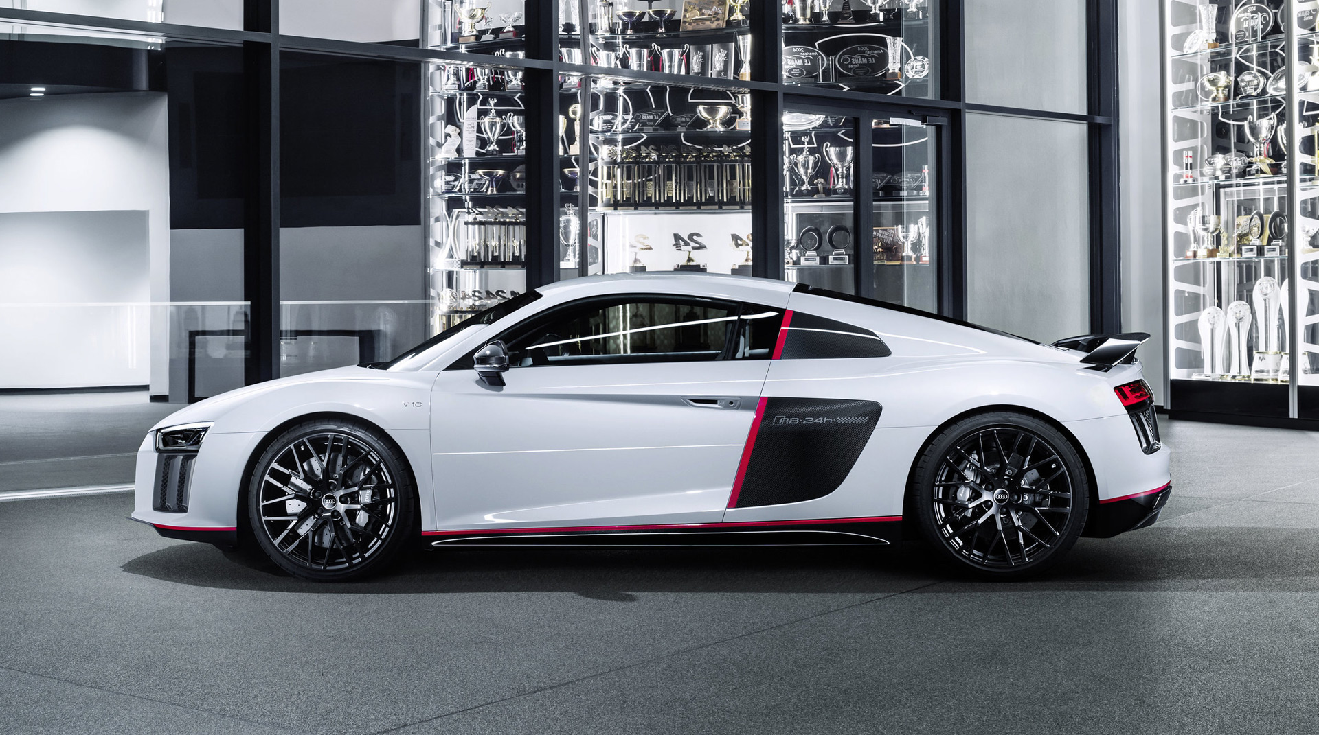 Acura NSX vs. Audi R8: We compare tech versus higher tech