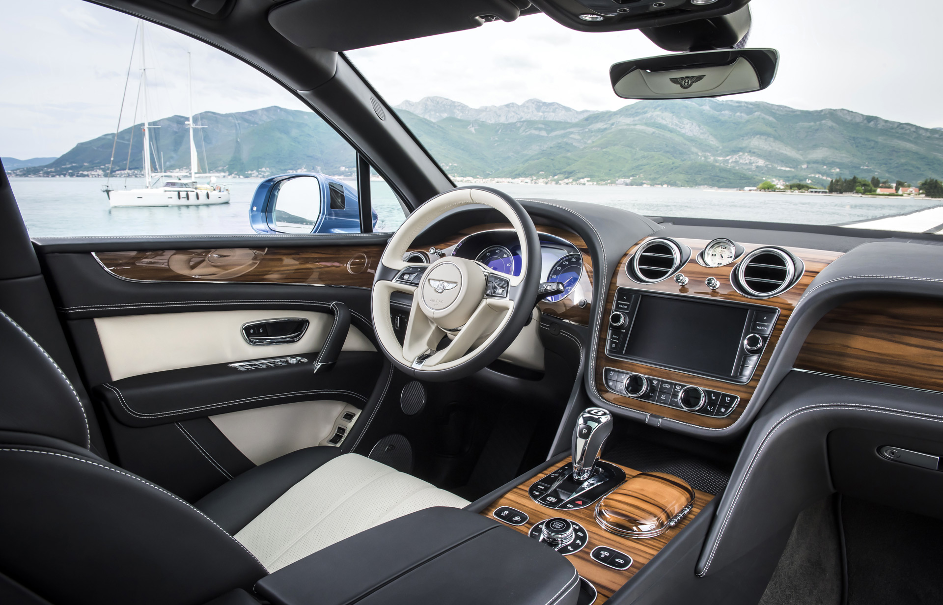 Bentley Bentayga Diesel debuts with 429-hp electric compressor V-8