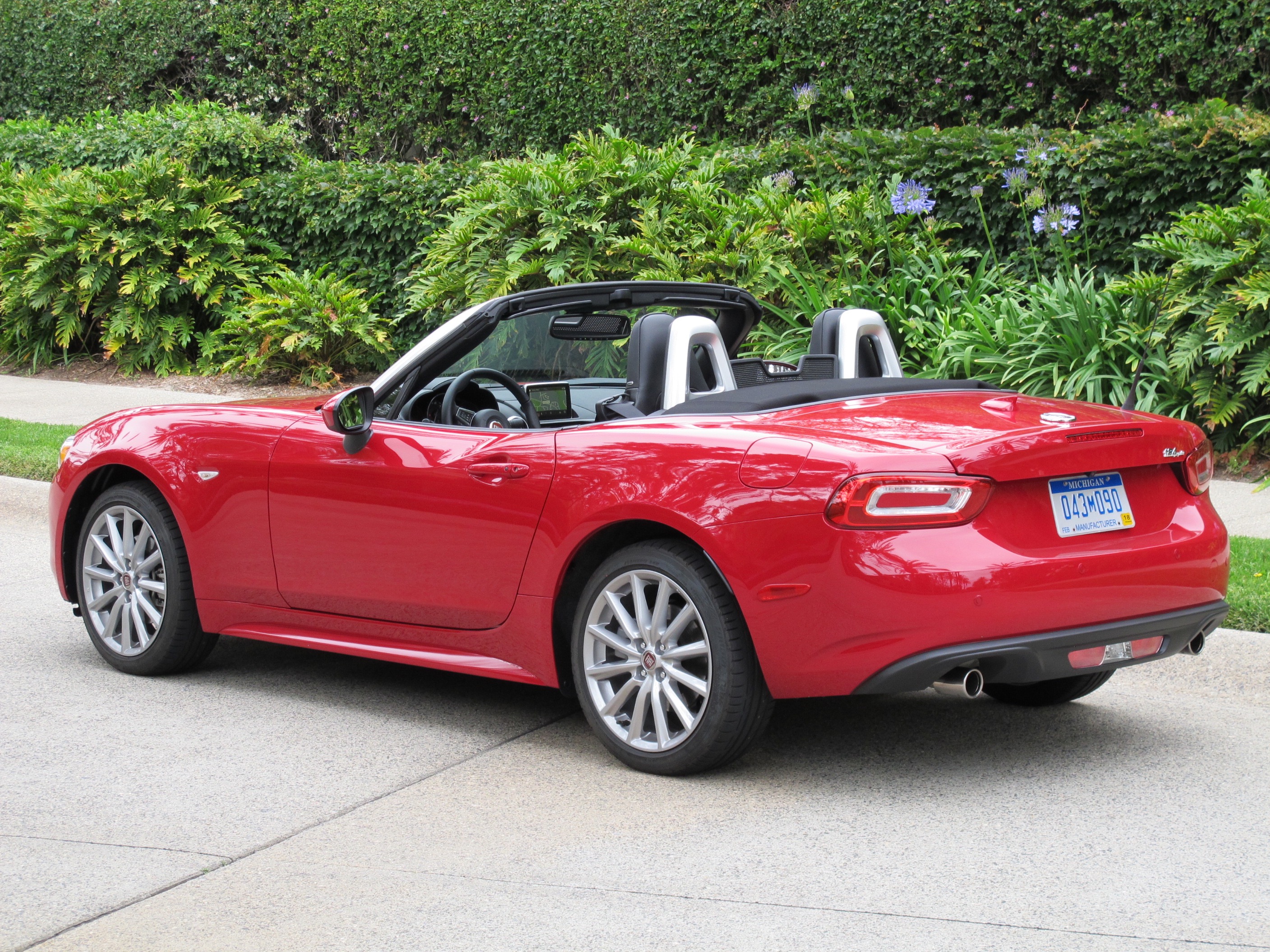 8 ways the Fiat 124 Spider differs from the Mazda Miata
