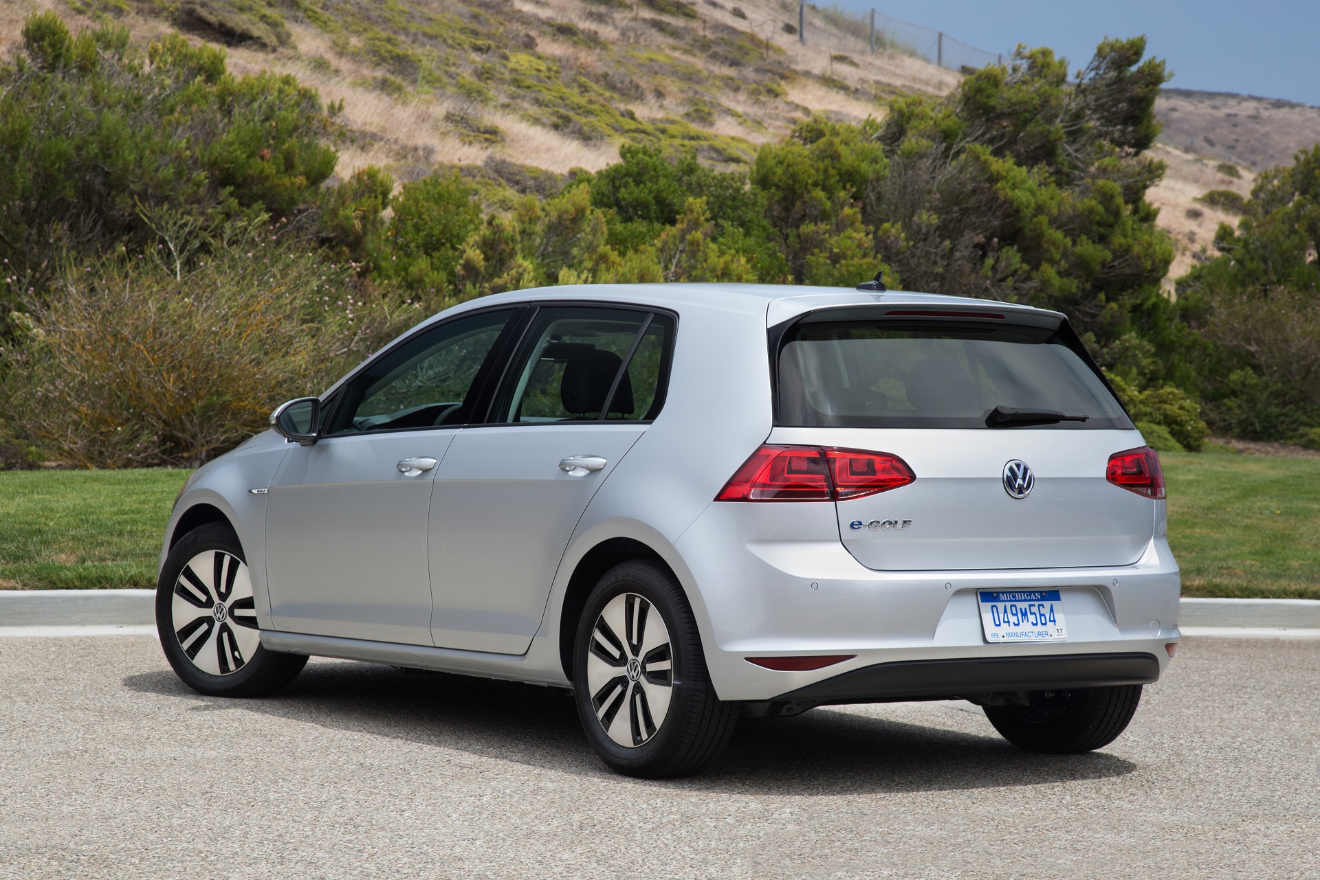 2017 Volkswagen e-Golf: first drive of updated 125-mile electric car
