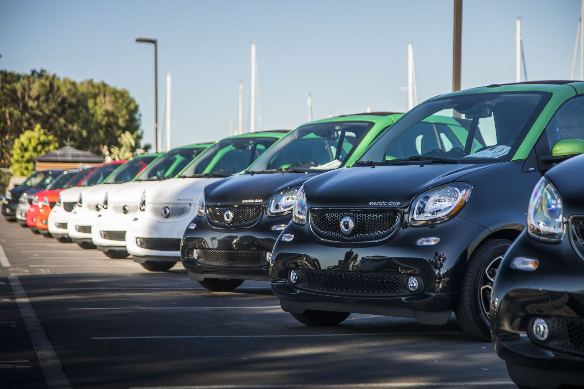 Smart to go all-electric worldwide by 2020: Daimler CEO