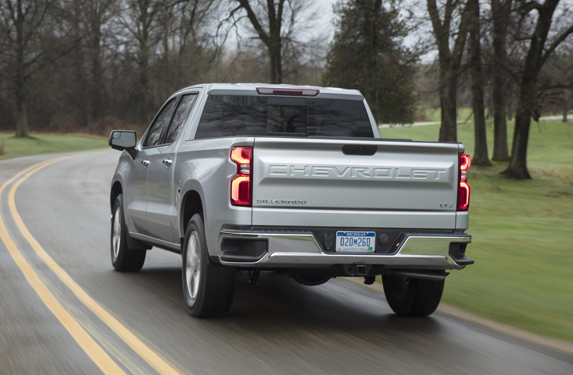 Chevy Silverado mpg: Turbo-4 lower than V-8 in gas mileage test