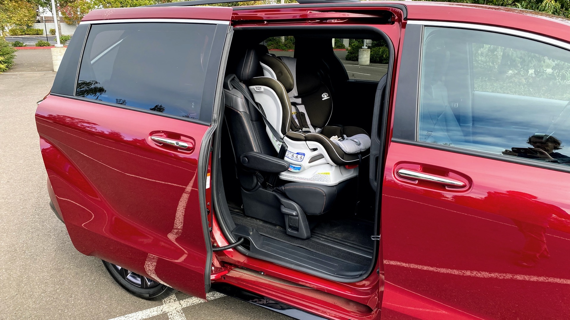 2021 Toyota Sienna first drive: 36 mpg and design flair make the ...