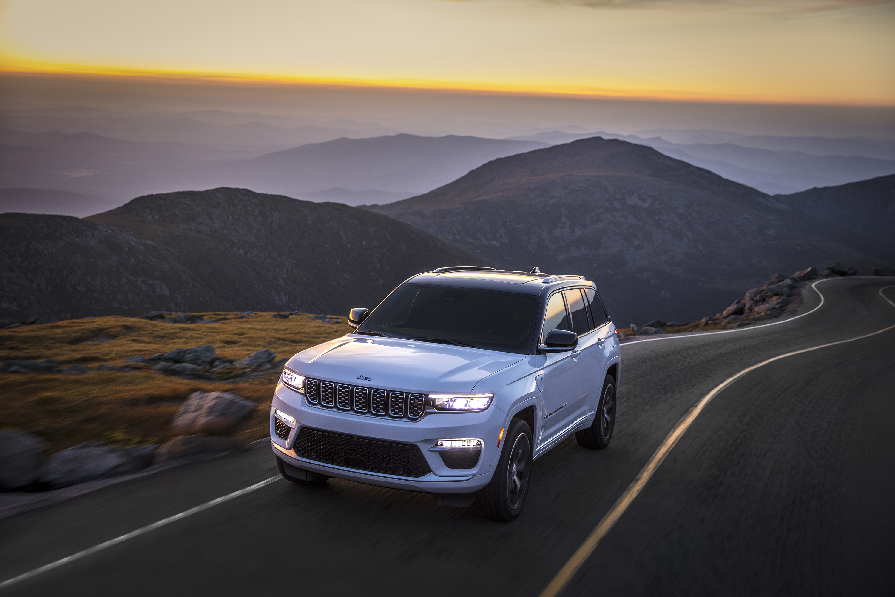 First drive review: 2022 Jeep Grand Cherokee tackles off-road trails ...