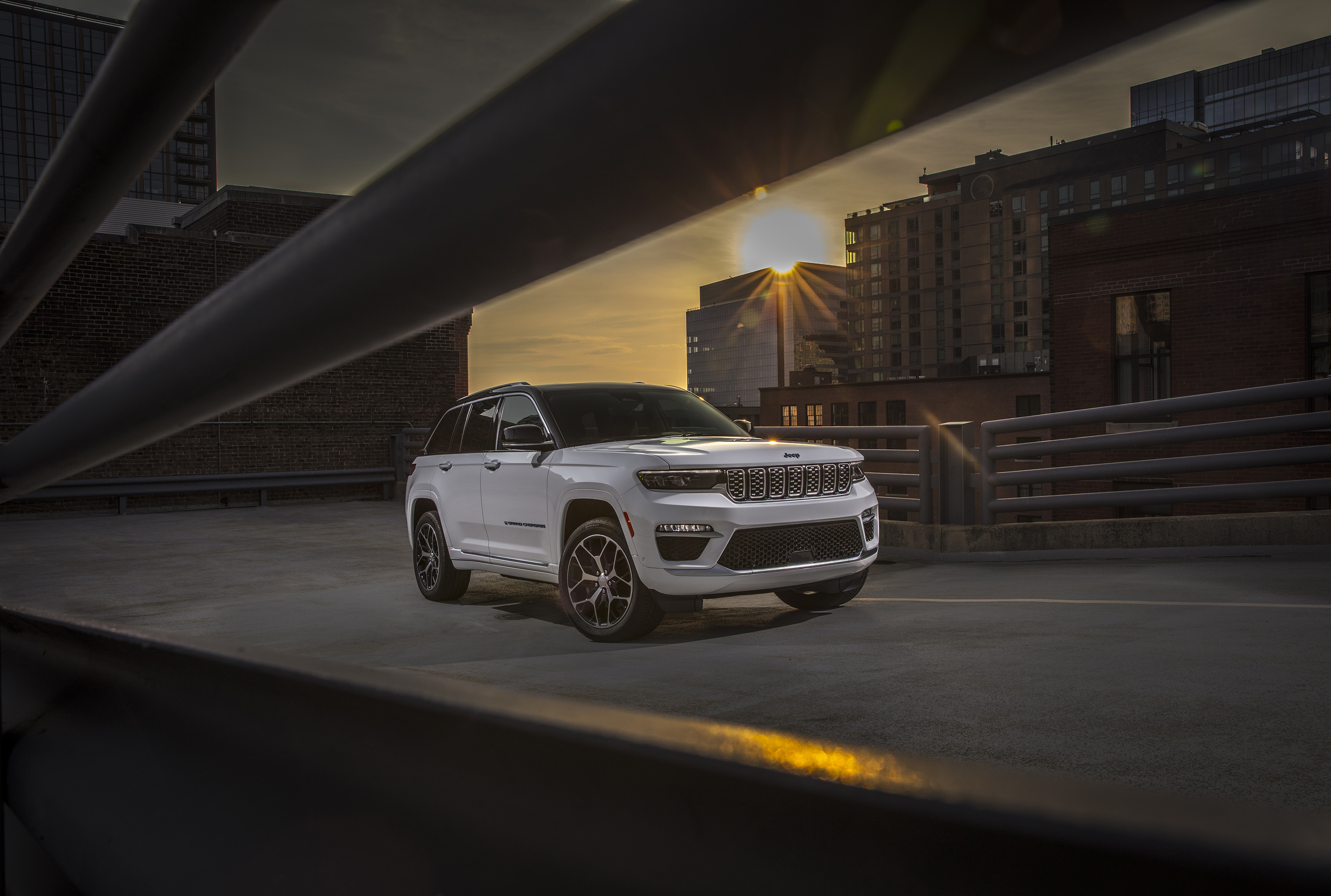 First drive review: 2022 Jeep Grand Cherokee tackles off-road trails ...