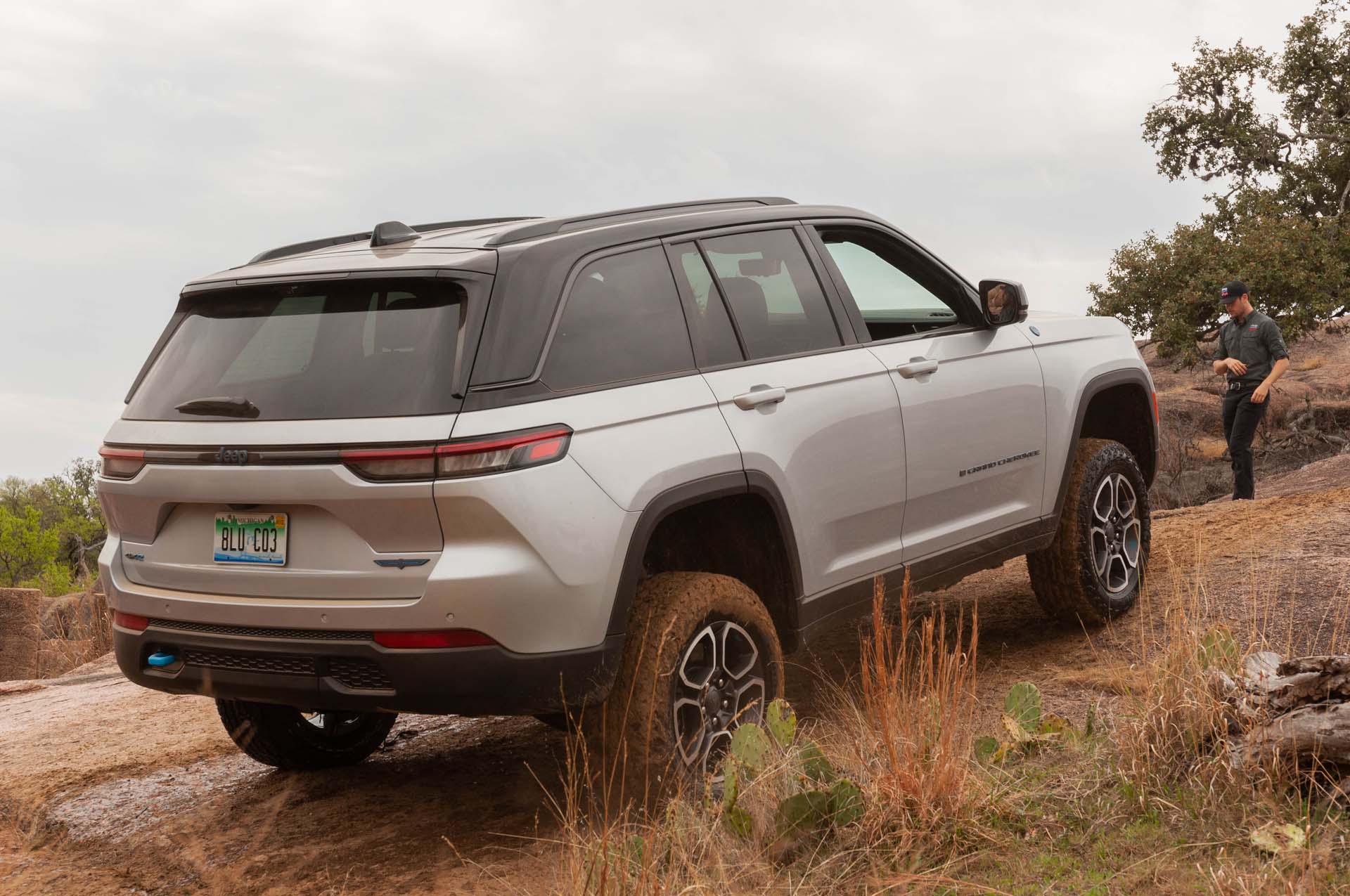 First drive review: 2022 Jeep Grand Cherokee 4xe plugs into the luxury ...