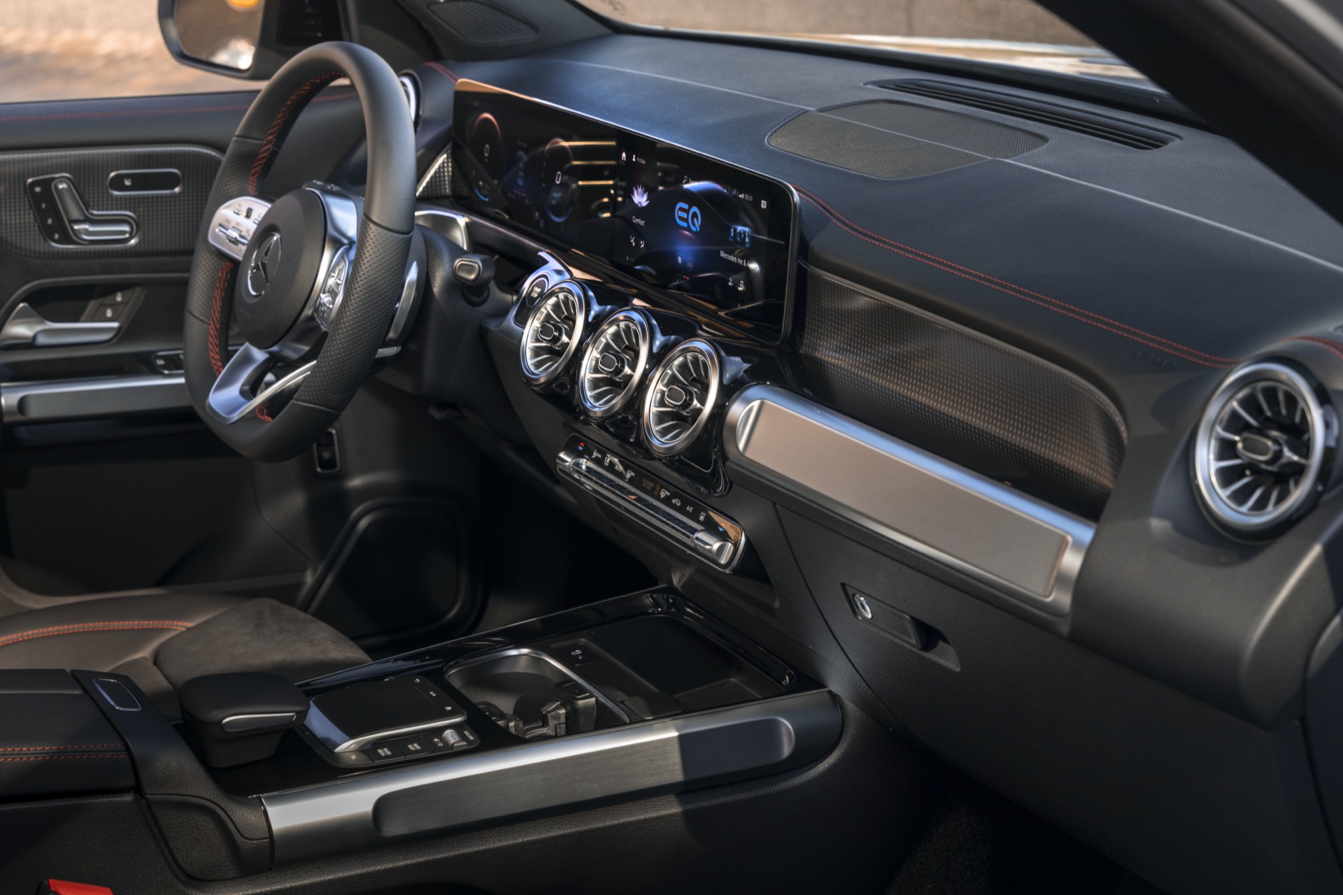 2022 Mercedes-Benz EQB electric SUV reminds us boxy is brilliant