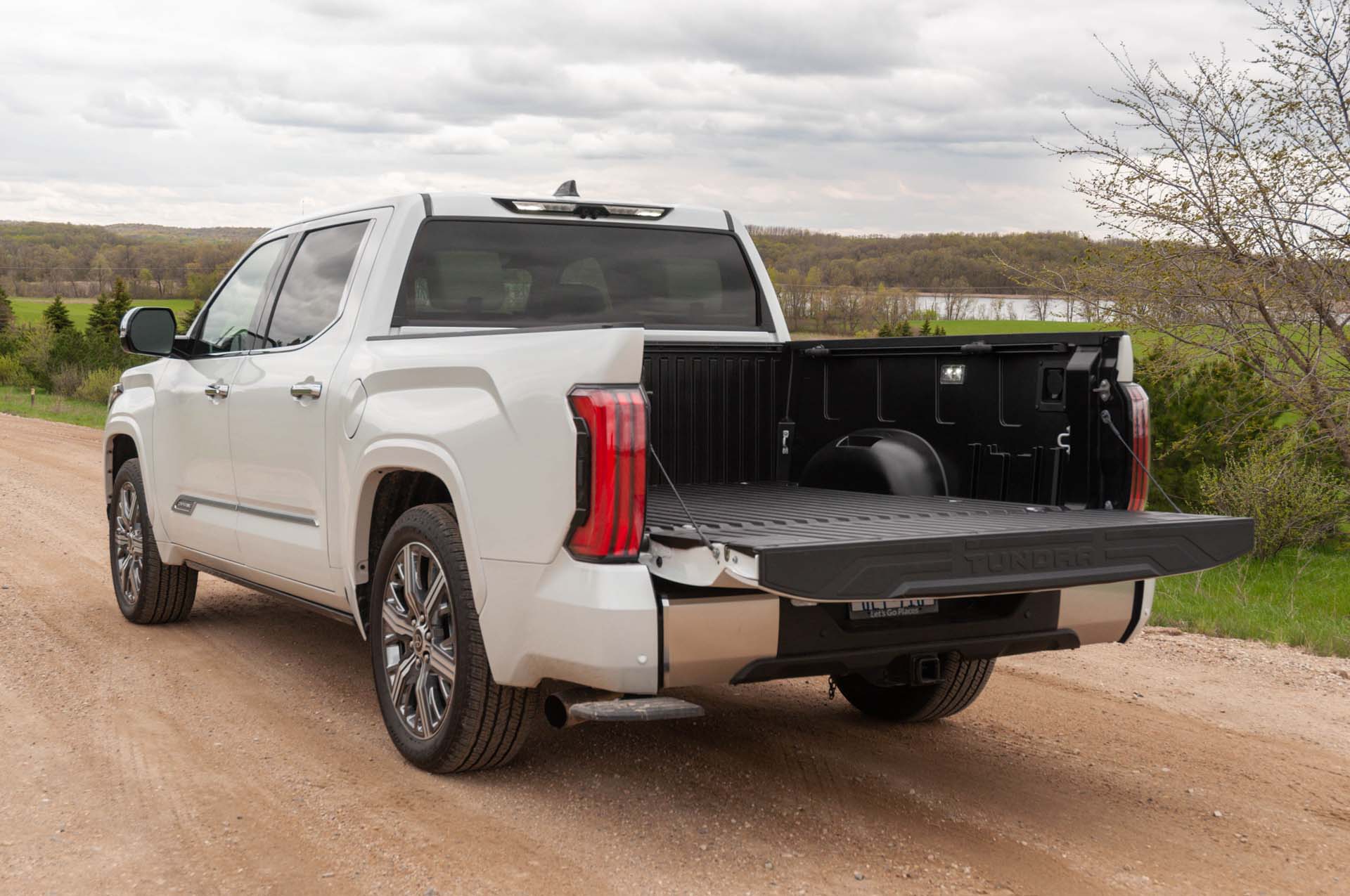 Review: The 2022 Toyota Tundra Capstone plays follow the leader