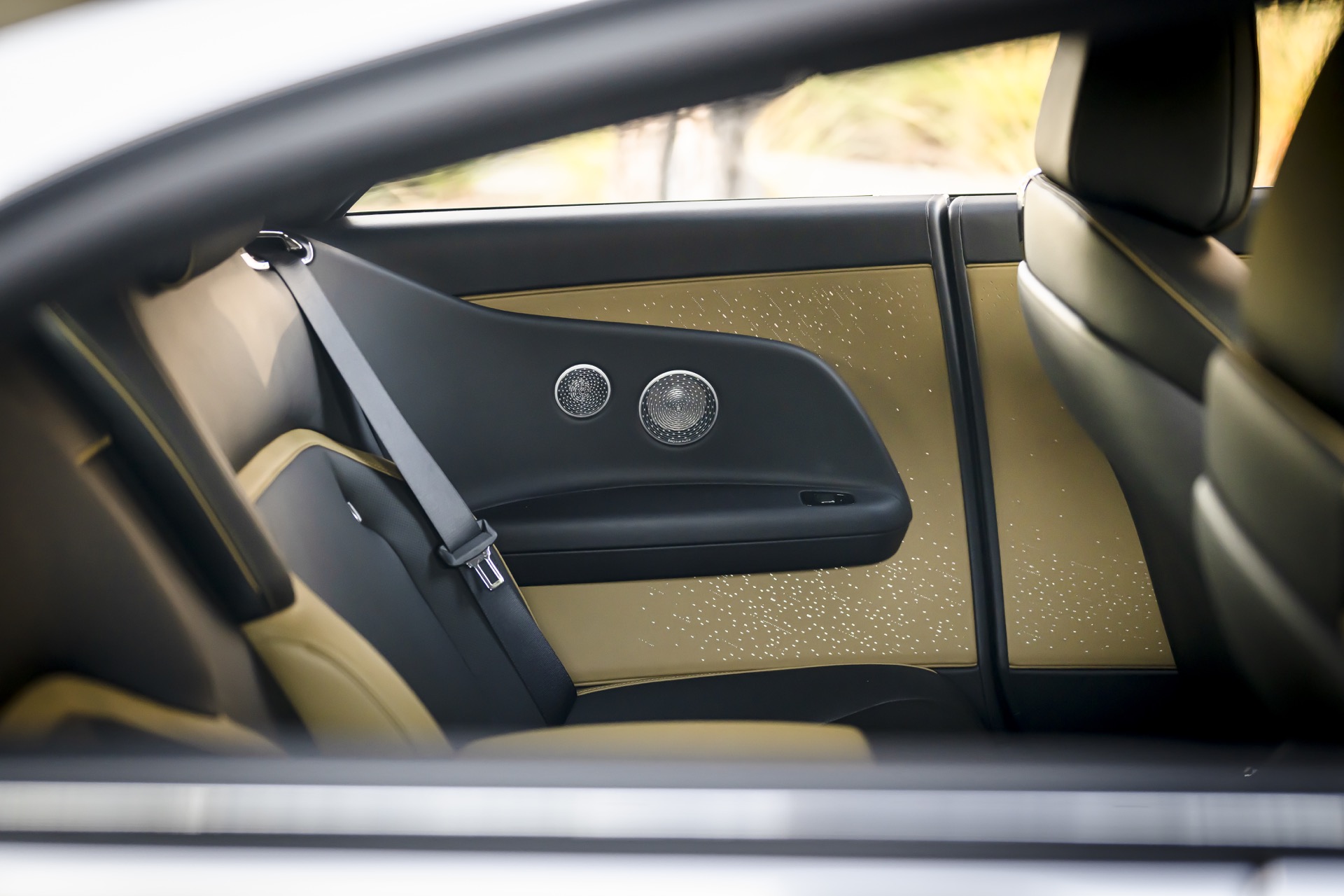 How the first Rolls-Royce EV took form | KIVIAC