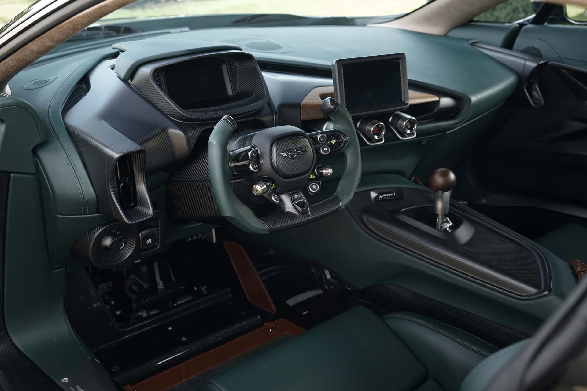 Aston Martin Victor is an 825-hp one-off supercar with a manual ...