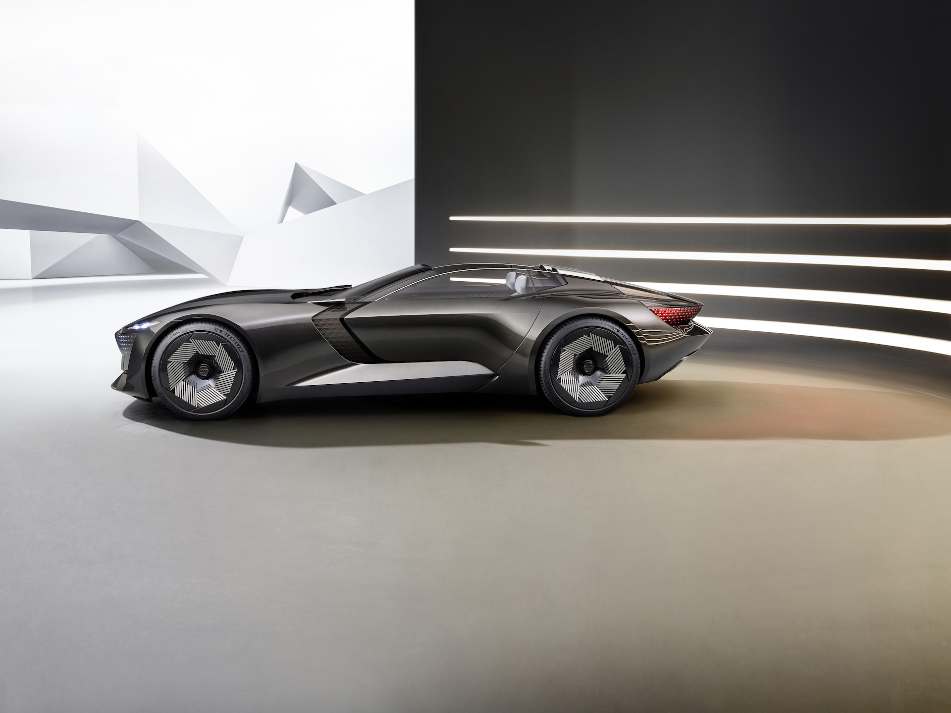 Audi Skysphere concept transforms from autonomous cruiser to electric ...