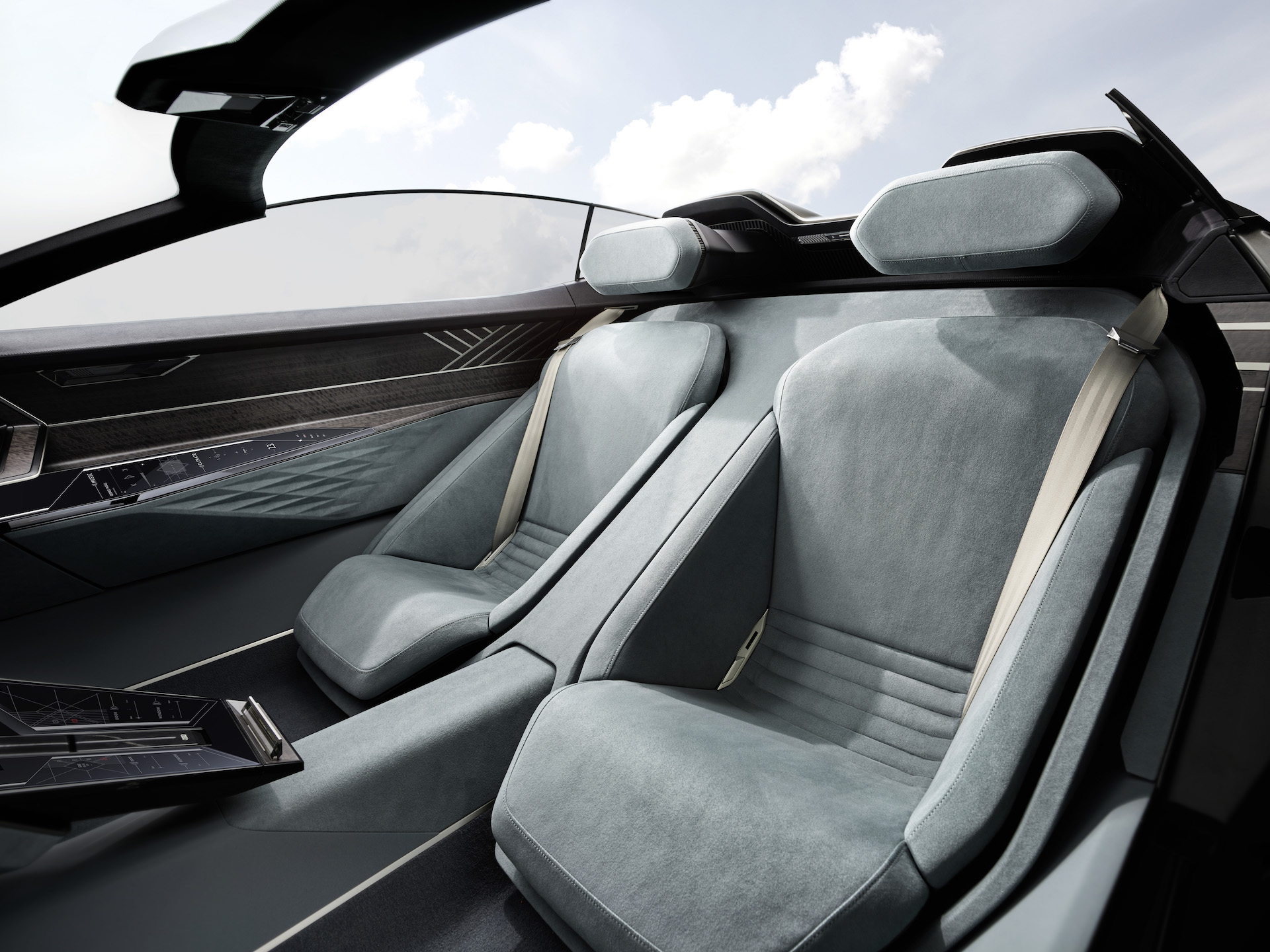 Audi Skysphere concept transforms from autonomous cruiser to electric ...