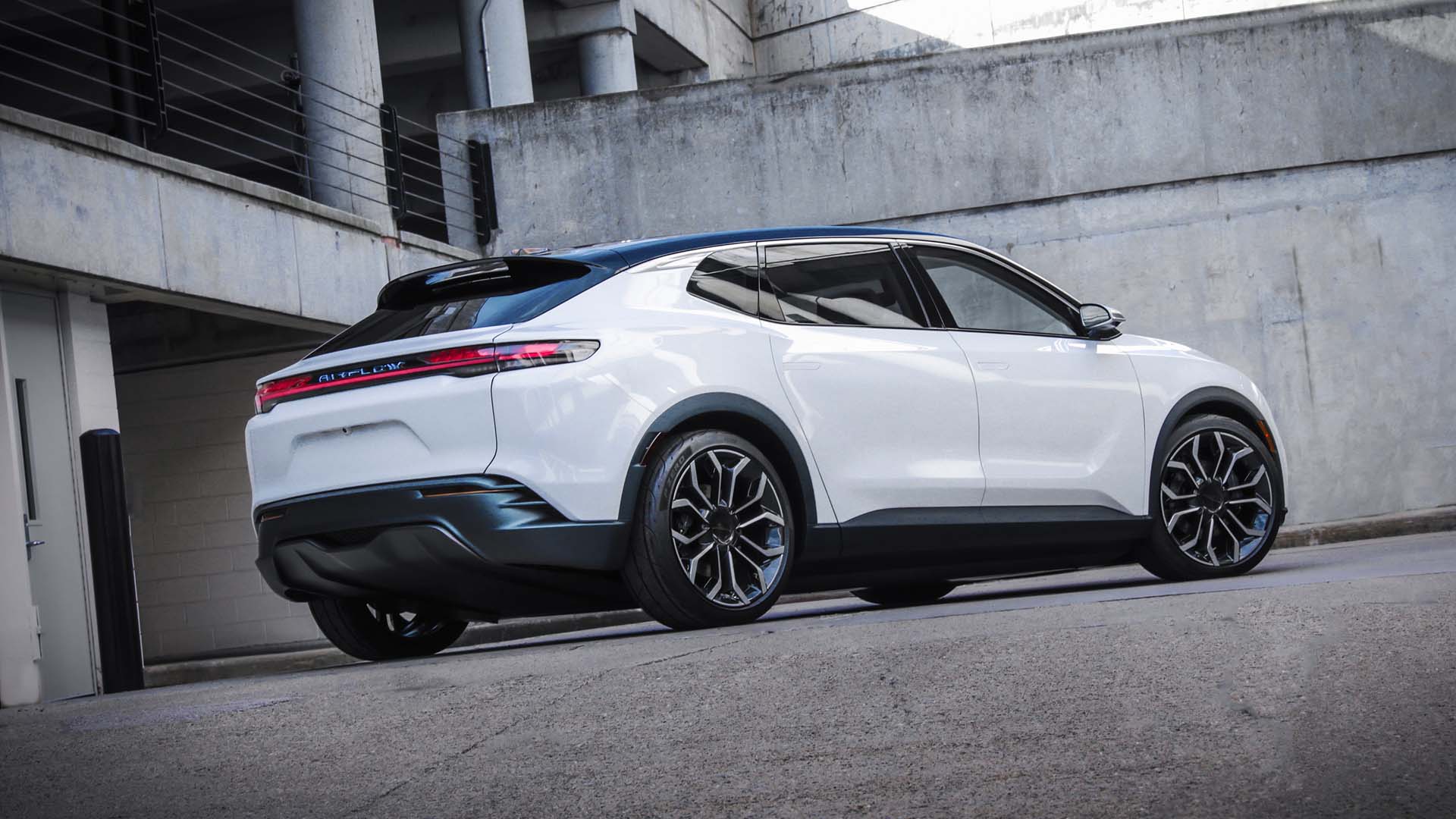 400-mile Chrysler Airflow Concept leads brand's EV strategy