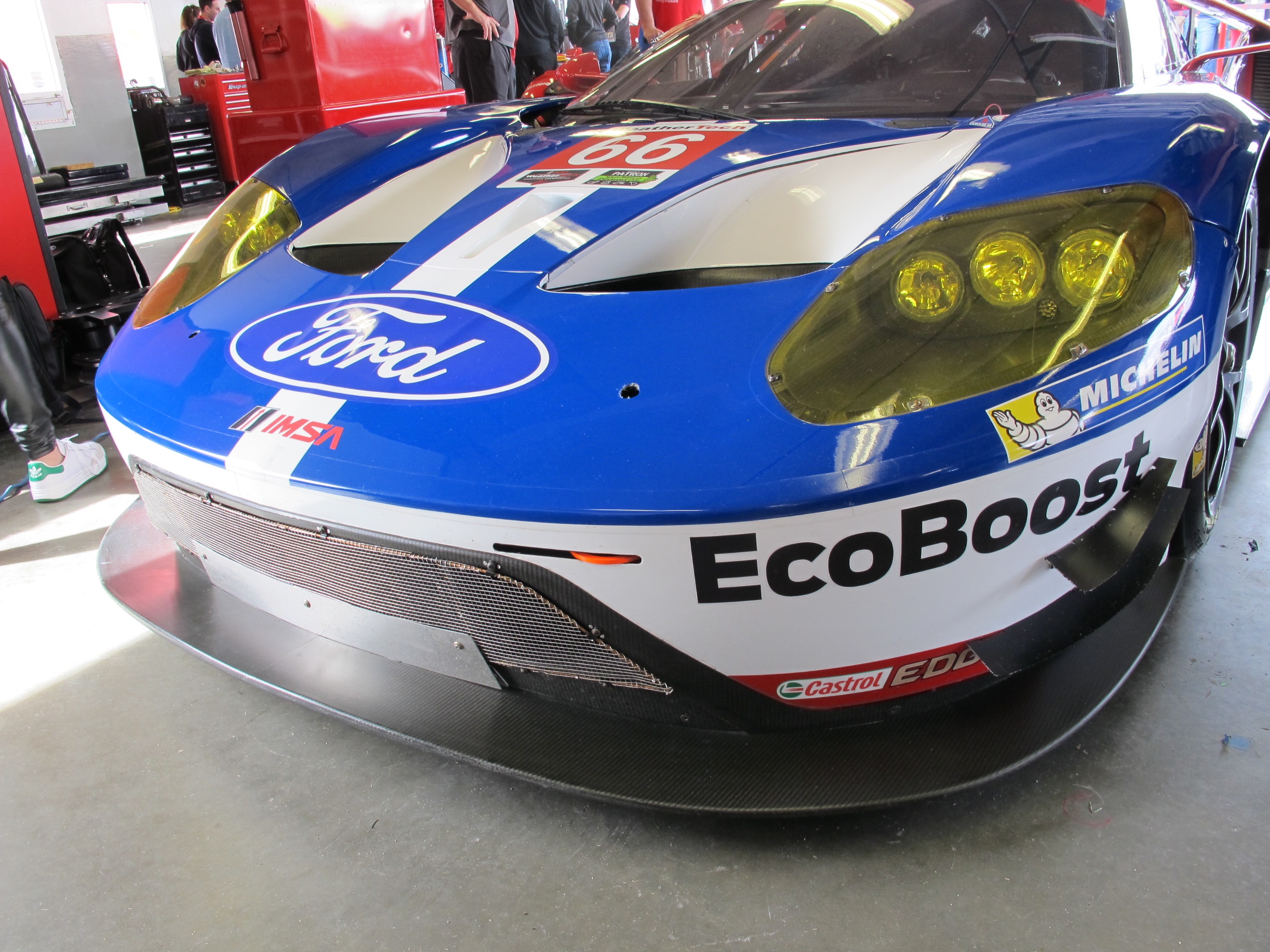 How the Ford GT race car differs from the road car
