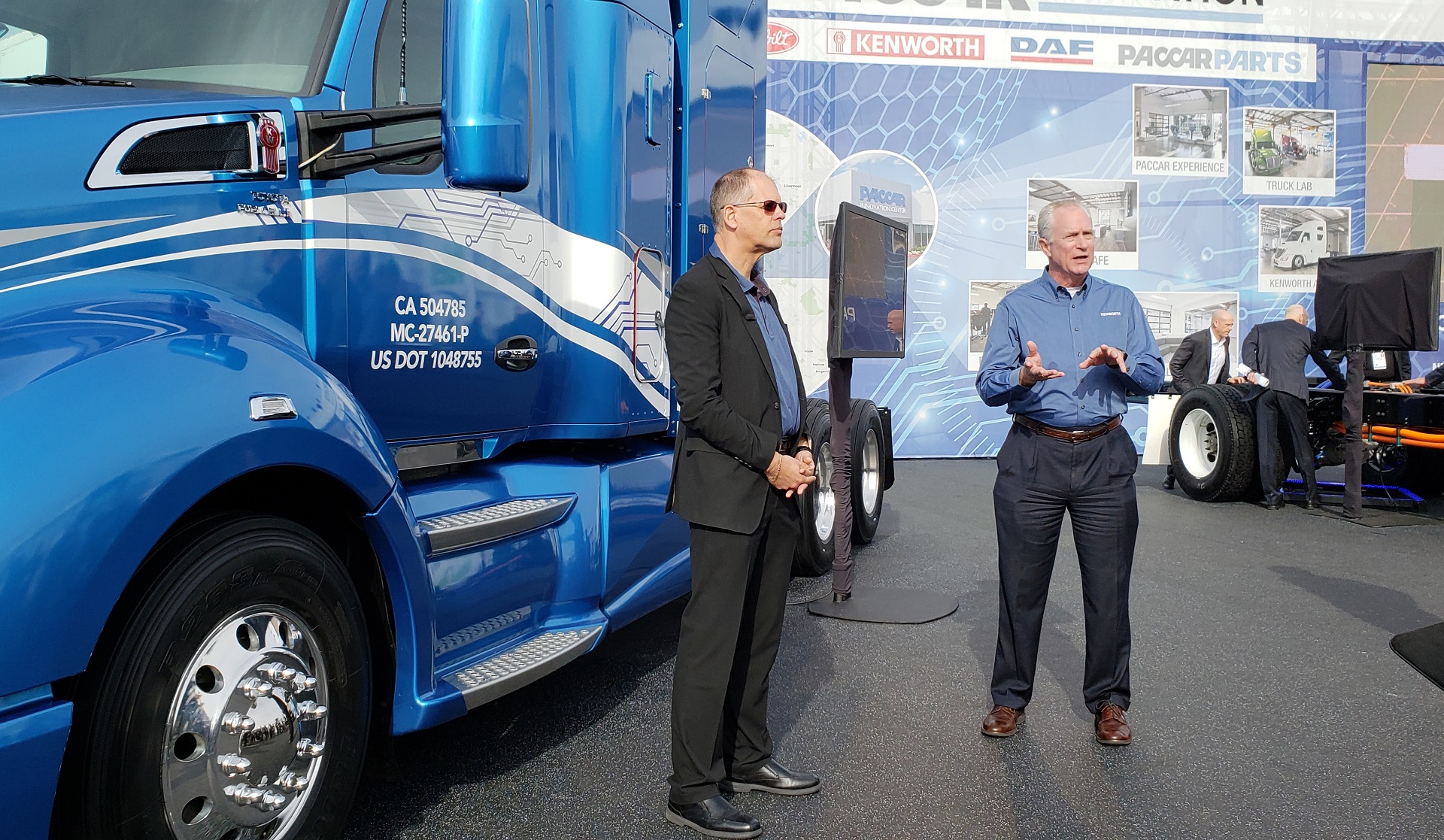 Toyota and Kenworth to build 10 fuel-cell semis for LA port duty