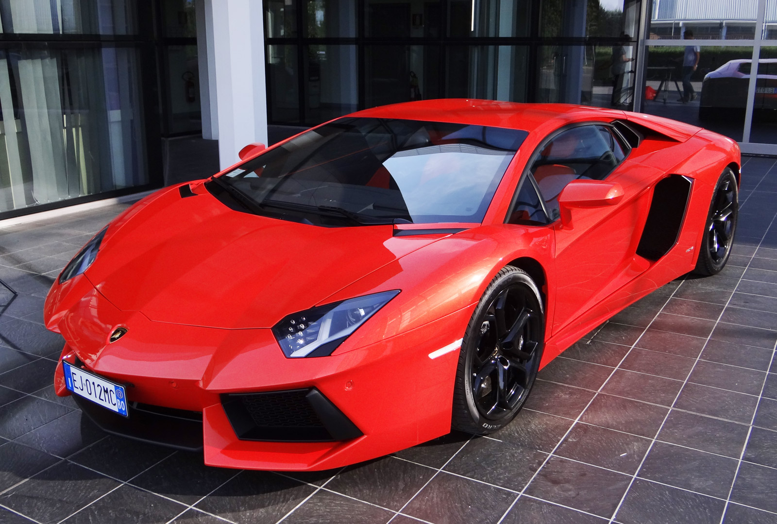 Cyclist Vs Self-Important, Entitled, Angry Supercar Driver (Video)