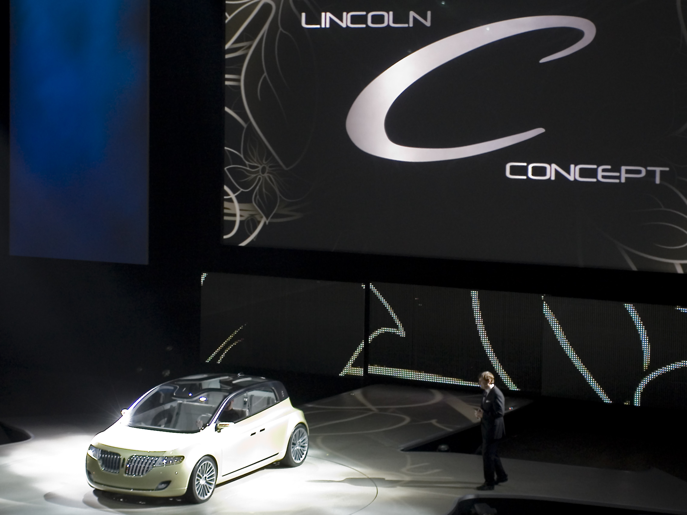 Lincoln Puts New Small Car In Plan For the Future