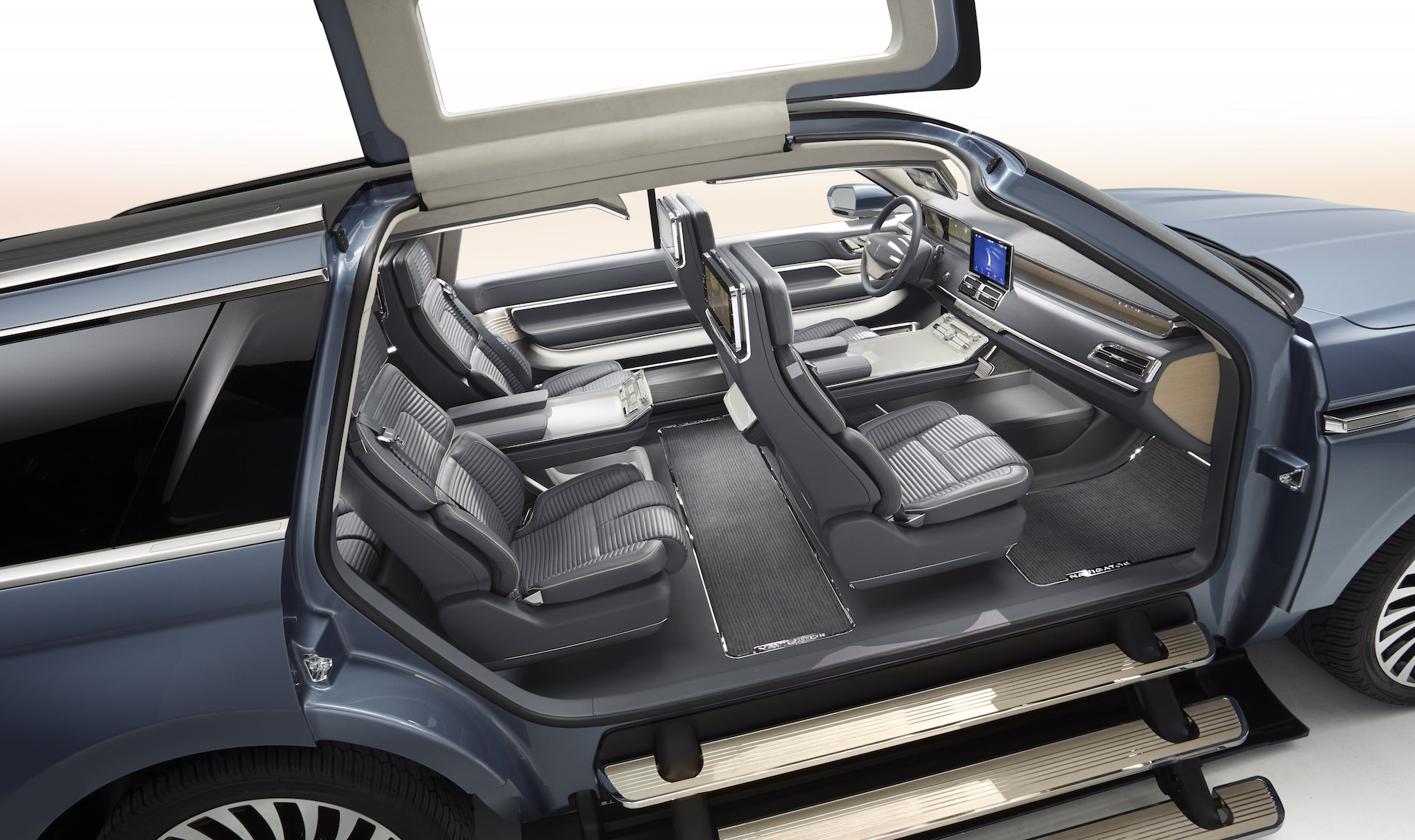 Lincoln Navigator concept previews more luxurious future for big SUV