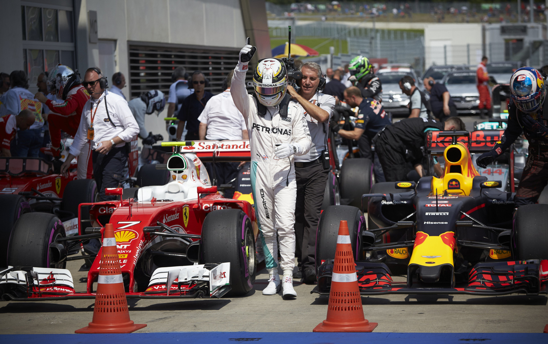 Hamilton holds off Rosberg at 2016 Formula One Austrian Grand Prix