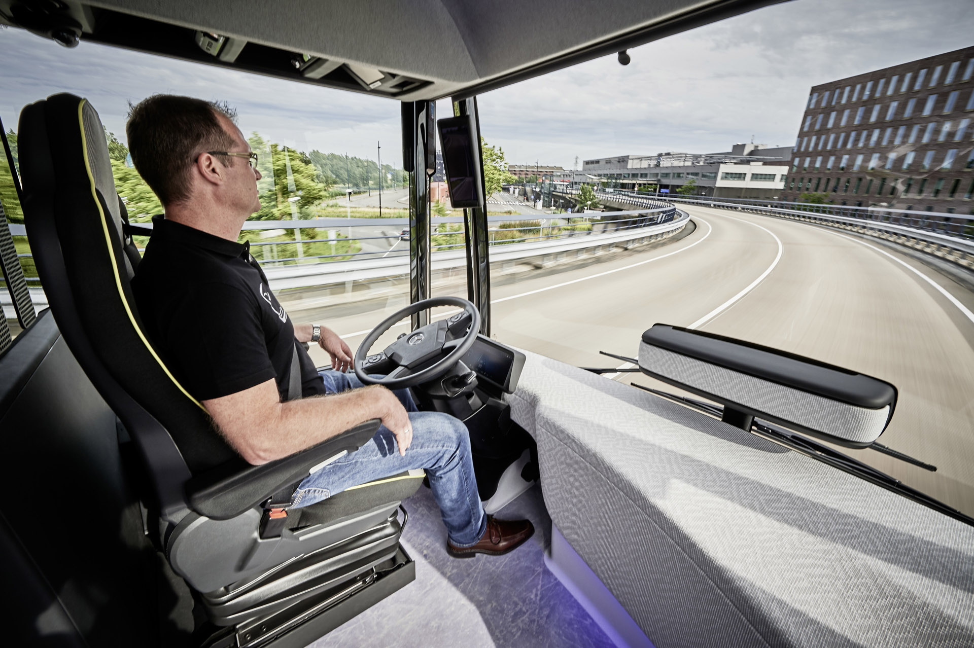 Mercedes-Benz unveils autonomous bus concept