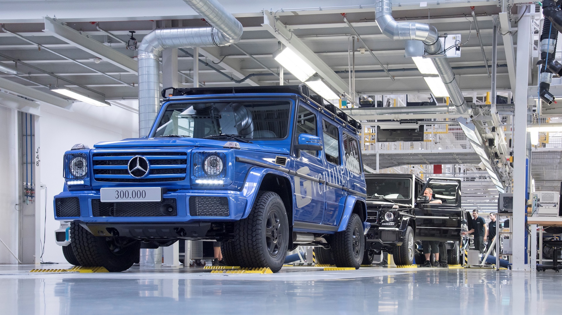 300,000th Mercedes-Benz G-Class rolls off the assembly line