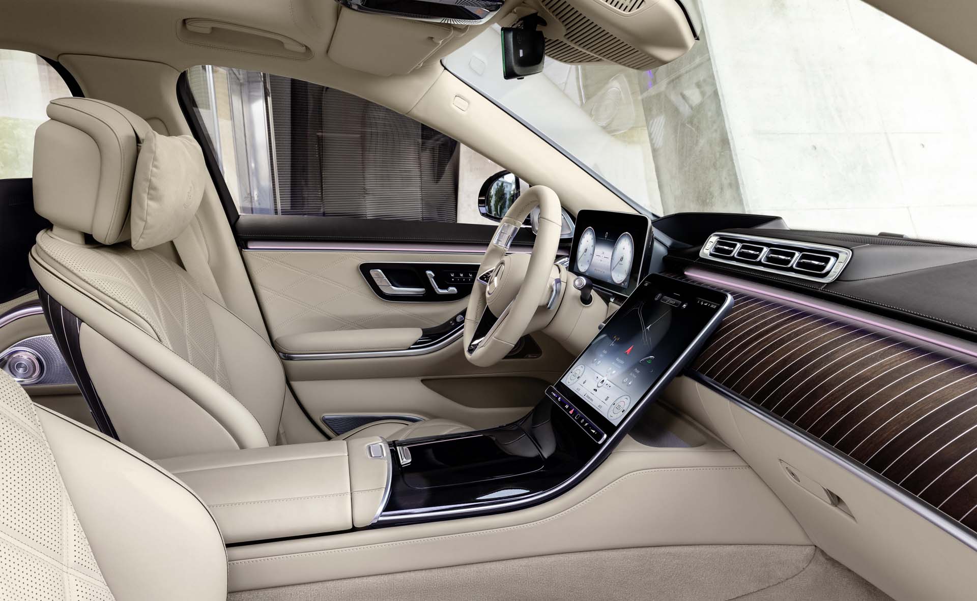 2022 Mercedes-Benz Maybach S-Class brings the V-12