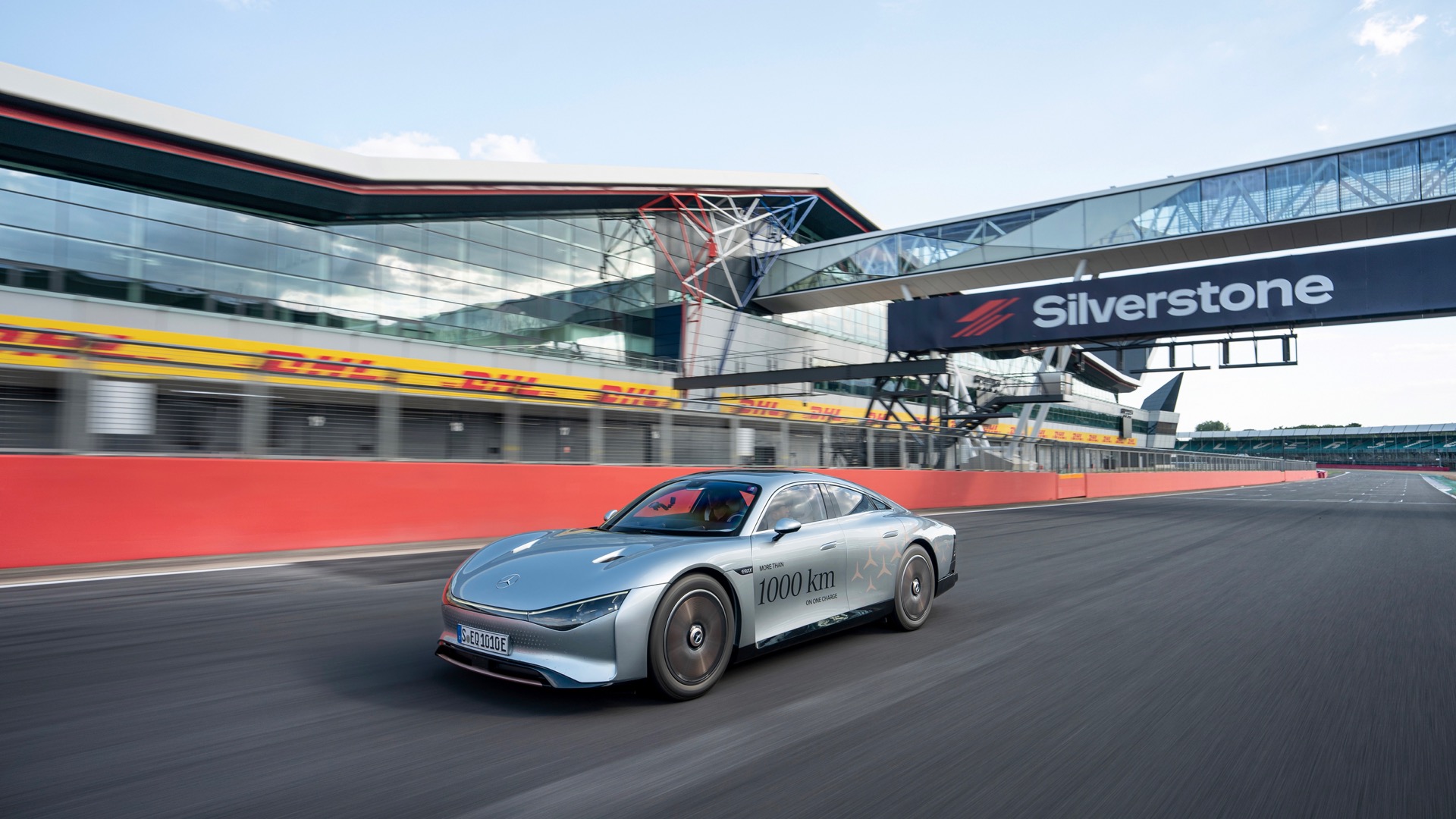 Mercedes-Benz Vision EQXX concept breaks record with 746-mile trip on a ...