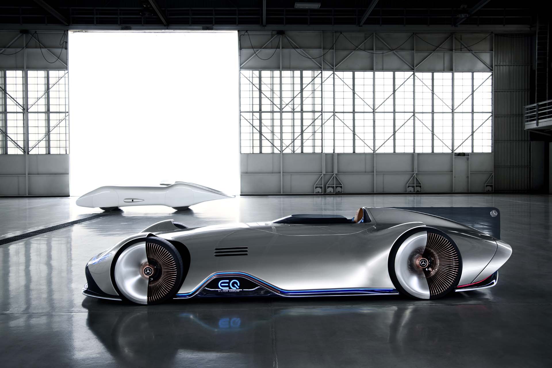 Mercedes' EQ Silver Arrow concept is an electric streamliner with 738 ...
