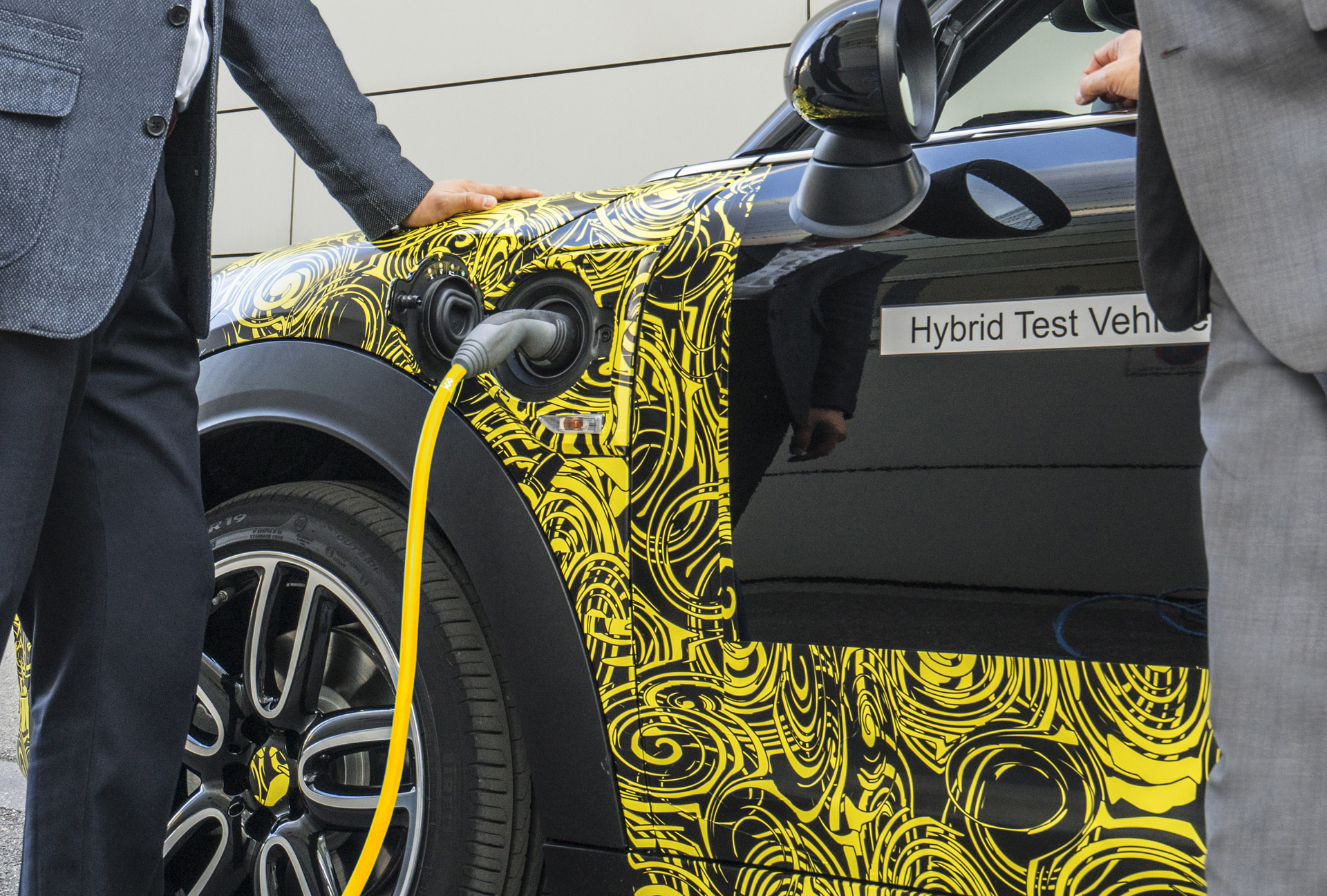 Plug-in hybrid next-generation Mini Countryman teased before launch