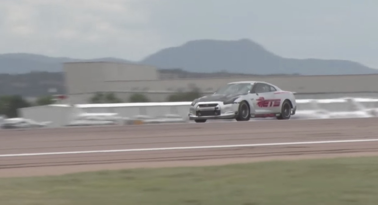 3,000-HP Nissan GT-R goes 255 mph to claim half-mile world record