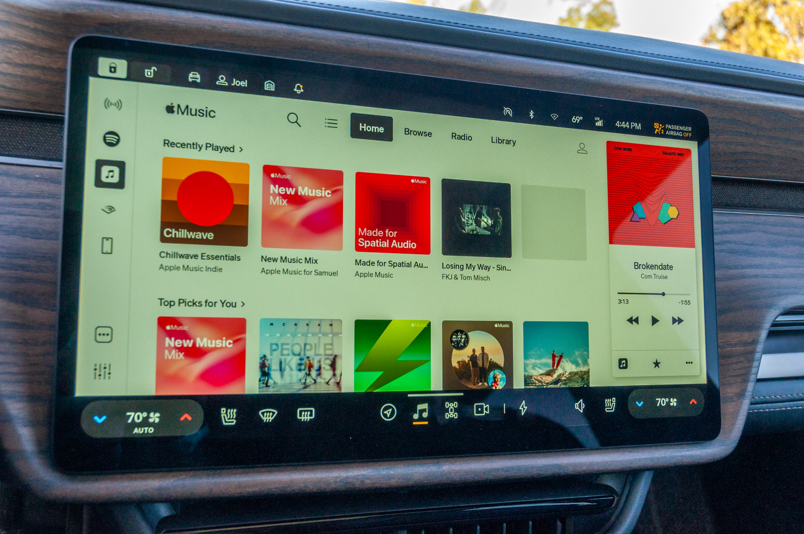 Rivians getting native text messaging in 2025, but not via CarPlay
