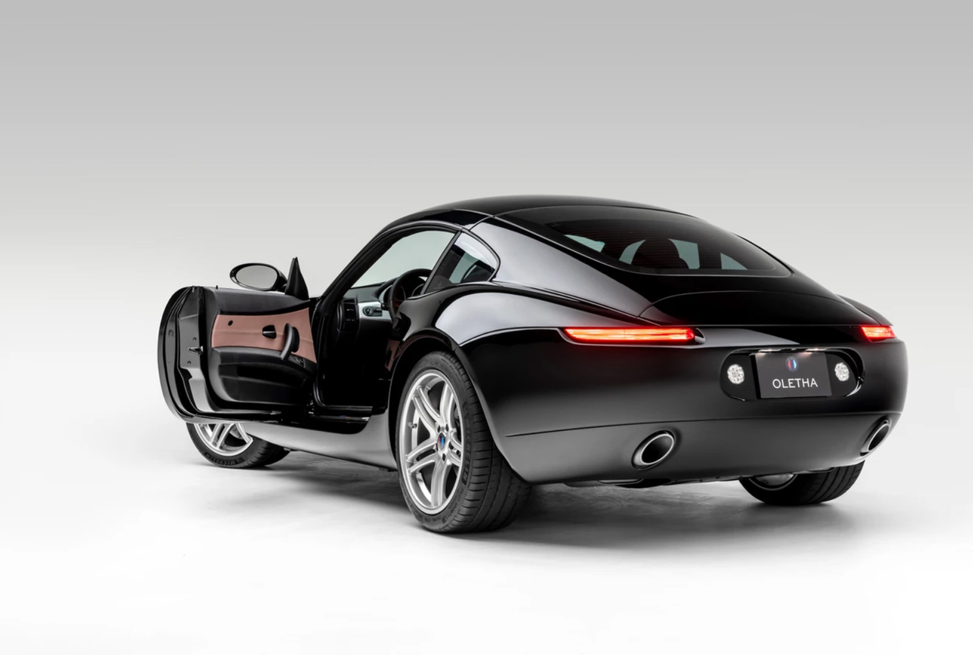 Smit Vehicle Engineering imagines a BMW Z8 coupe with Oletha