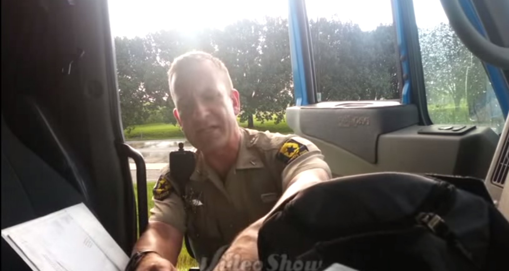 Vigilante Trucker Pulls Over Berates Speeding Texting Cop Video