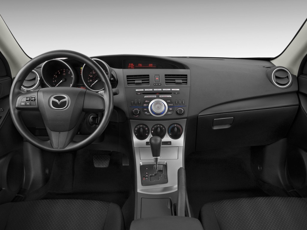 Image 2011 Mazda MAZDA3 4 door Sedan Auto I Sport Dashboard Size Image 2011 Mazda MAZDA3 4 door Sedan Auto I Sport Dashboard Size