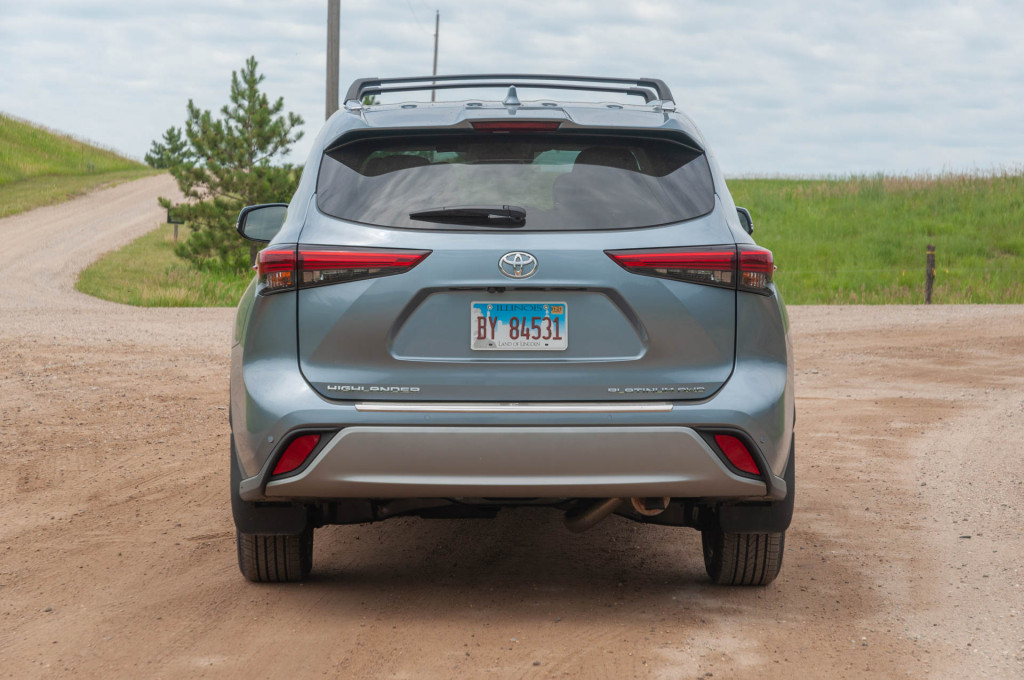 The 2020 Toyota Highlander Platinum earns a participation trophy