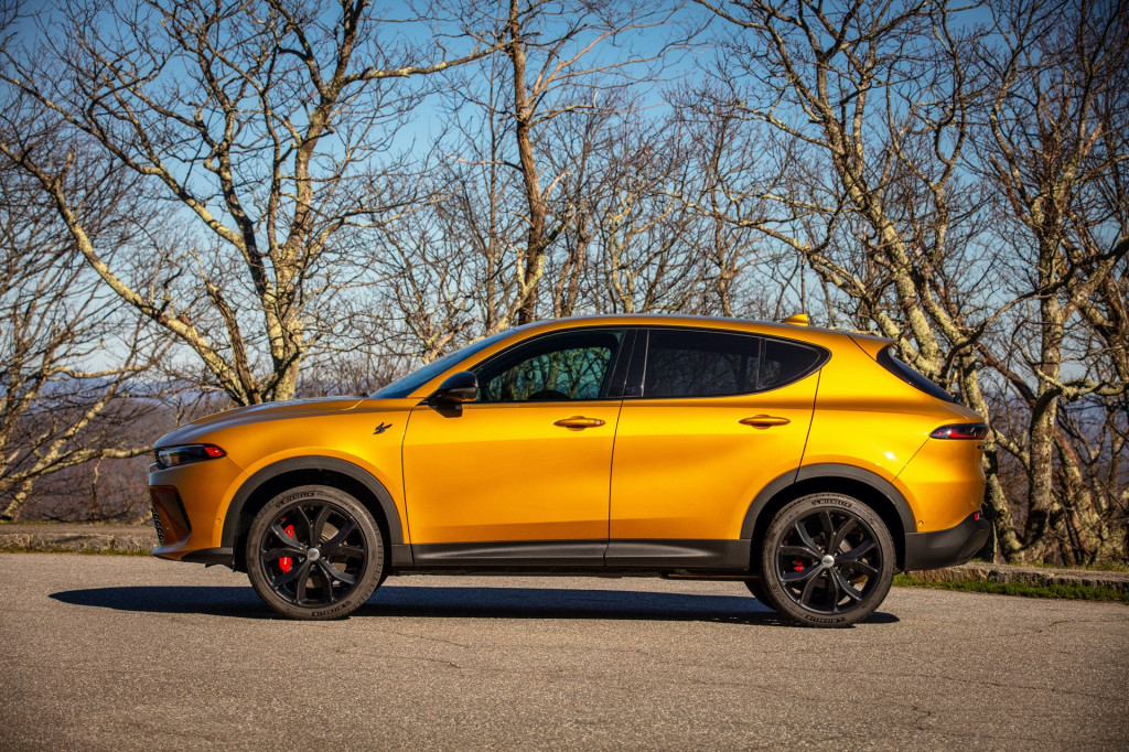 Chevrolet Trax vs. Dodge Hornet: Compare Compact Crossover SUVs