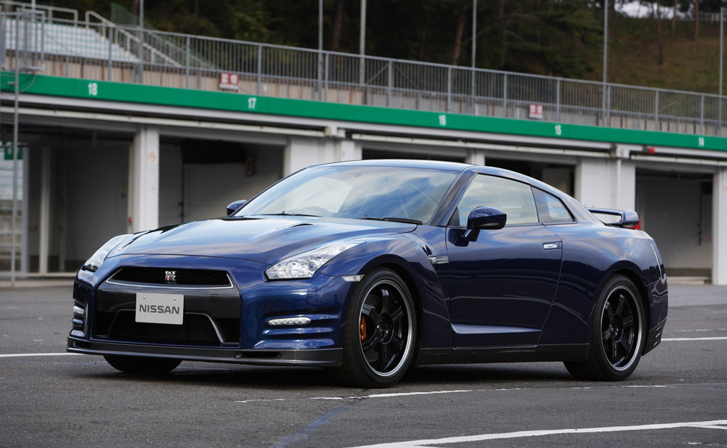 2013 Nissan GT-R Hot Lap With GT Academy Winner
