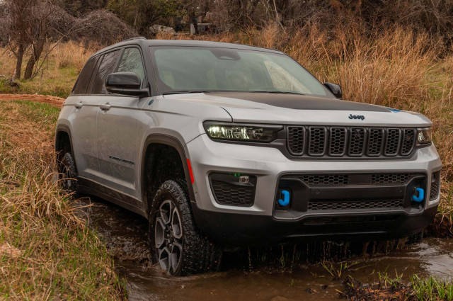 First drive review: 2022 Jeep Grand Cherokee 4xe plugs into the luxury ...