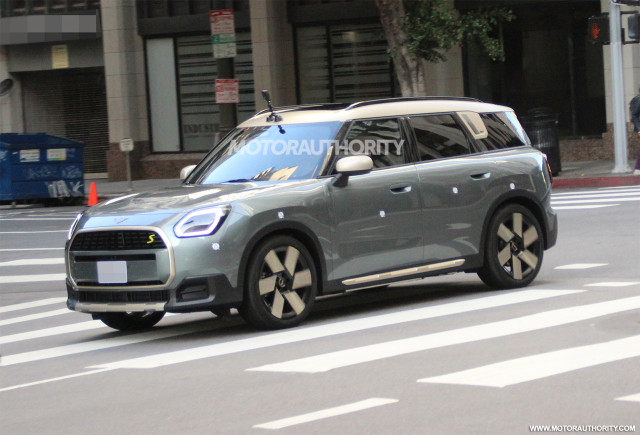 2025 Mini Cooper S spy shots