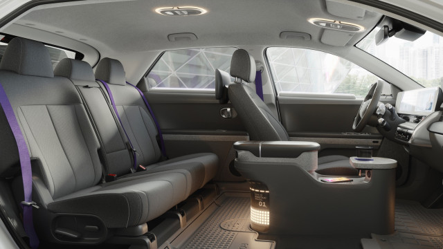 Hyundai Ioniq 5 electric robotaxi revealed with Motional autonomous ...