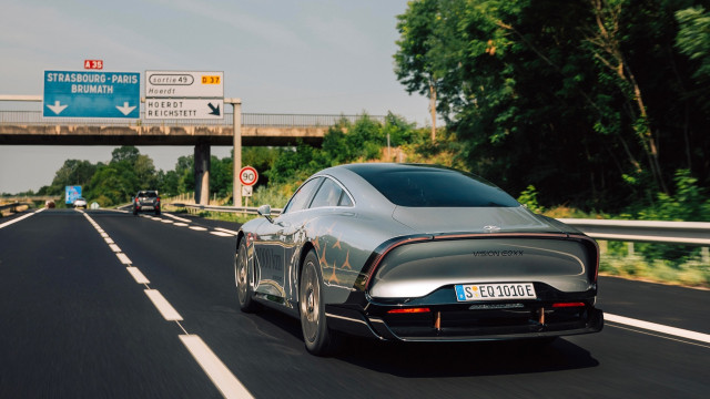 Mercedes-Benz Vision EQXX concept breaks record with 746-mile trip on a ...