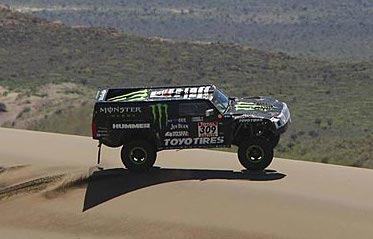 Image: Robby Gordon driving his HUMMER H3 race truck during Dakar, 2010 ...