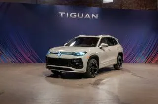 2025 Kia Sportage vs 2025 Volkswagen Tiguan - The Car Connection
